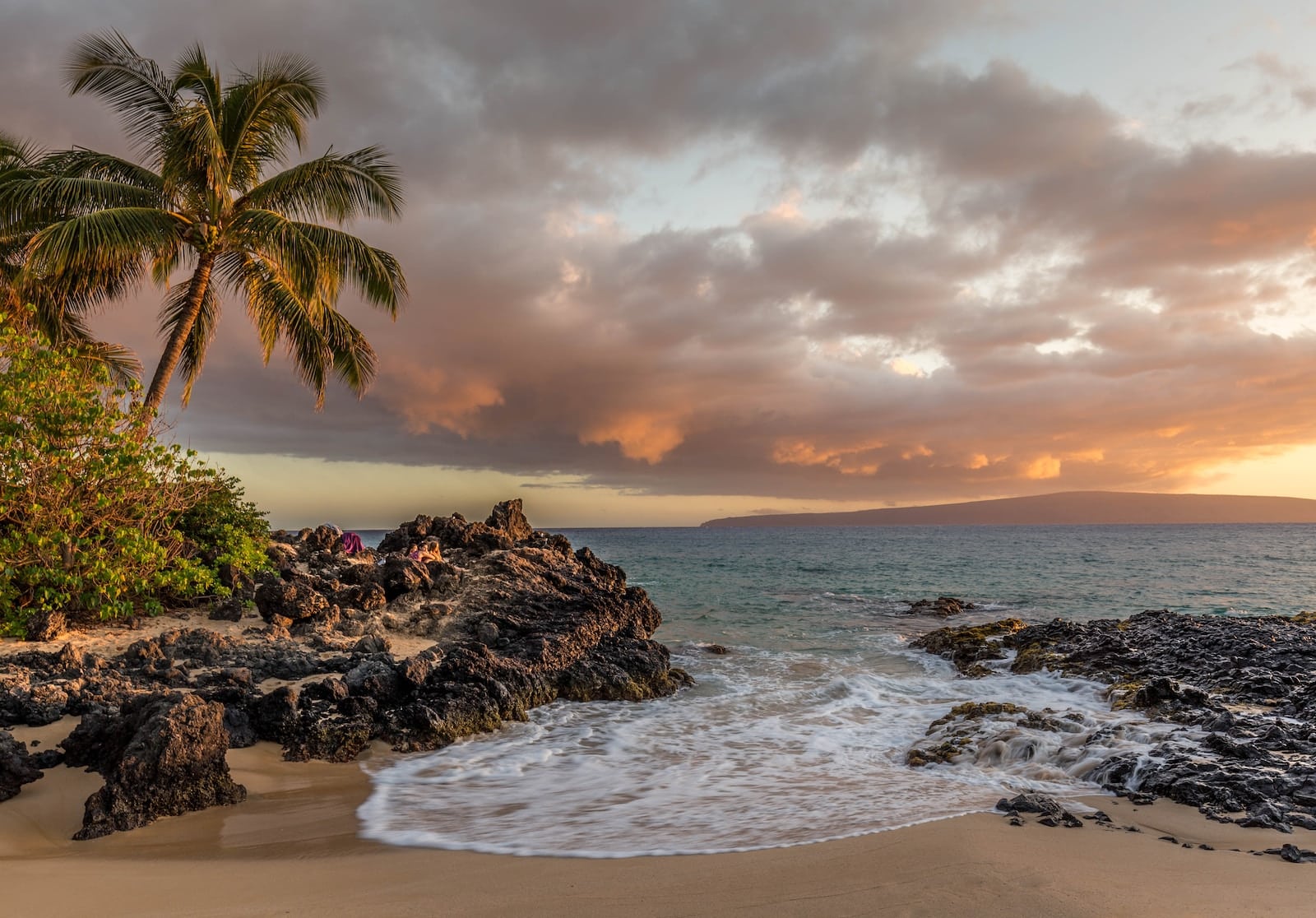 The 50 Best Descriptive Poems About Hawaii - The Teaching Couple