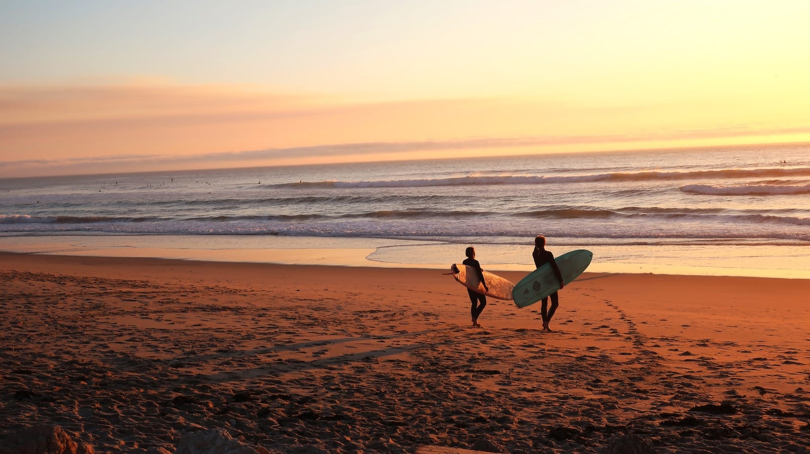 55 Poems About Surfing - The Teaching Couple